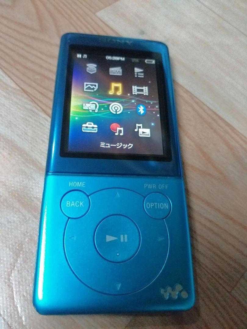 Sony walkman 8gb w/ speaker dock, Audio, Portable Music Players on ...