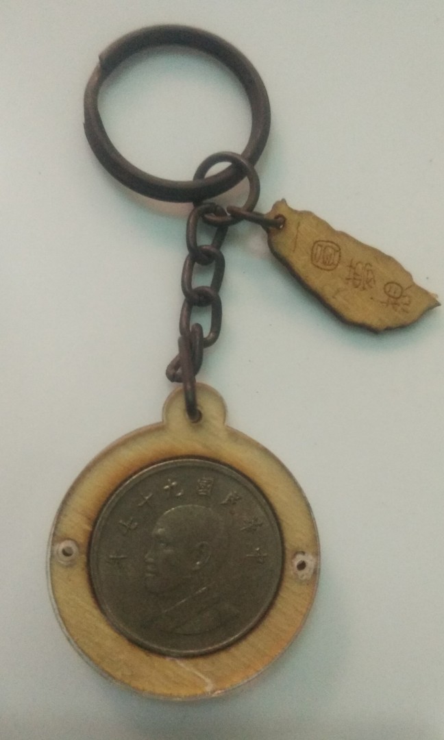 Gantungan kunci antik, Antik, Pajangan di Carousell