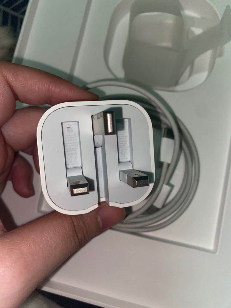 Original Apple 20-Watts USB-C Charger, Photography, Photography ...