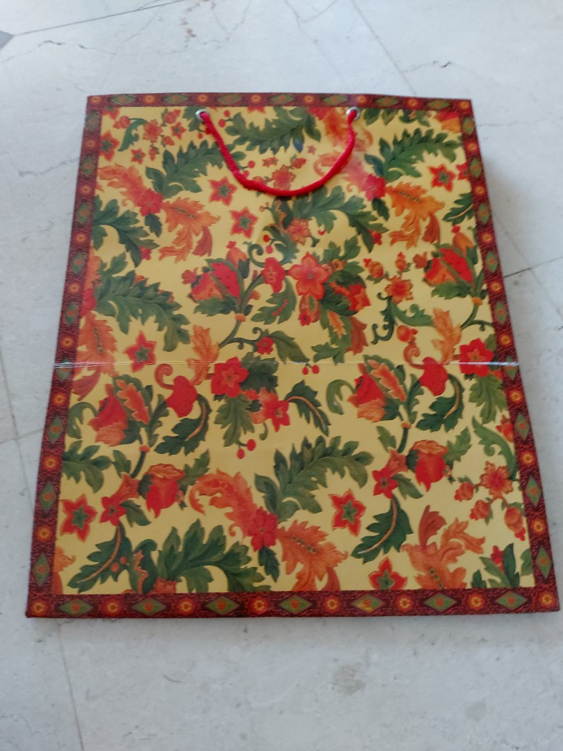 Paper bag bunga cactus 32/39/32, Barang Yang Dicari di Carousell
