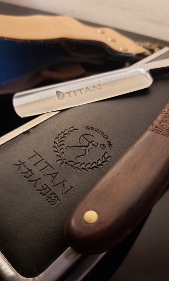 Titan Razor, Beauty & Personal Care, Men's Grooming on Carousell