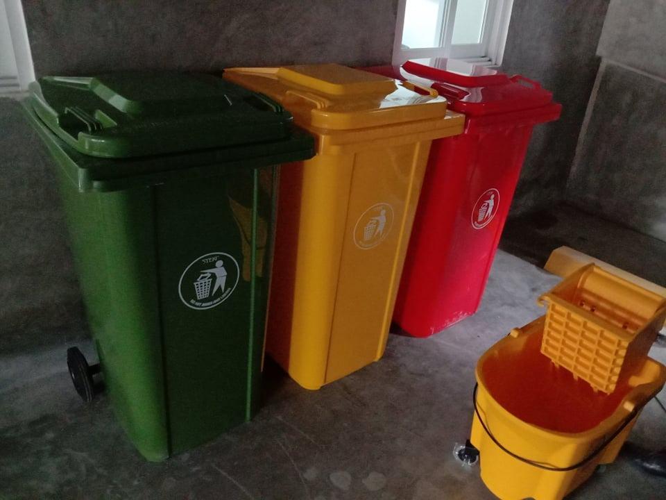 trash bin big size waste bin, Furniture & Home Living, Cleaning ...