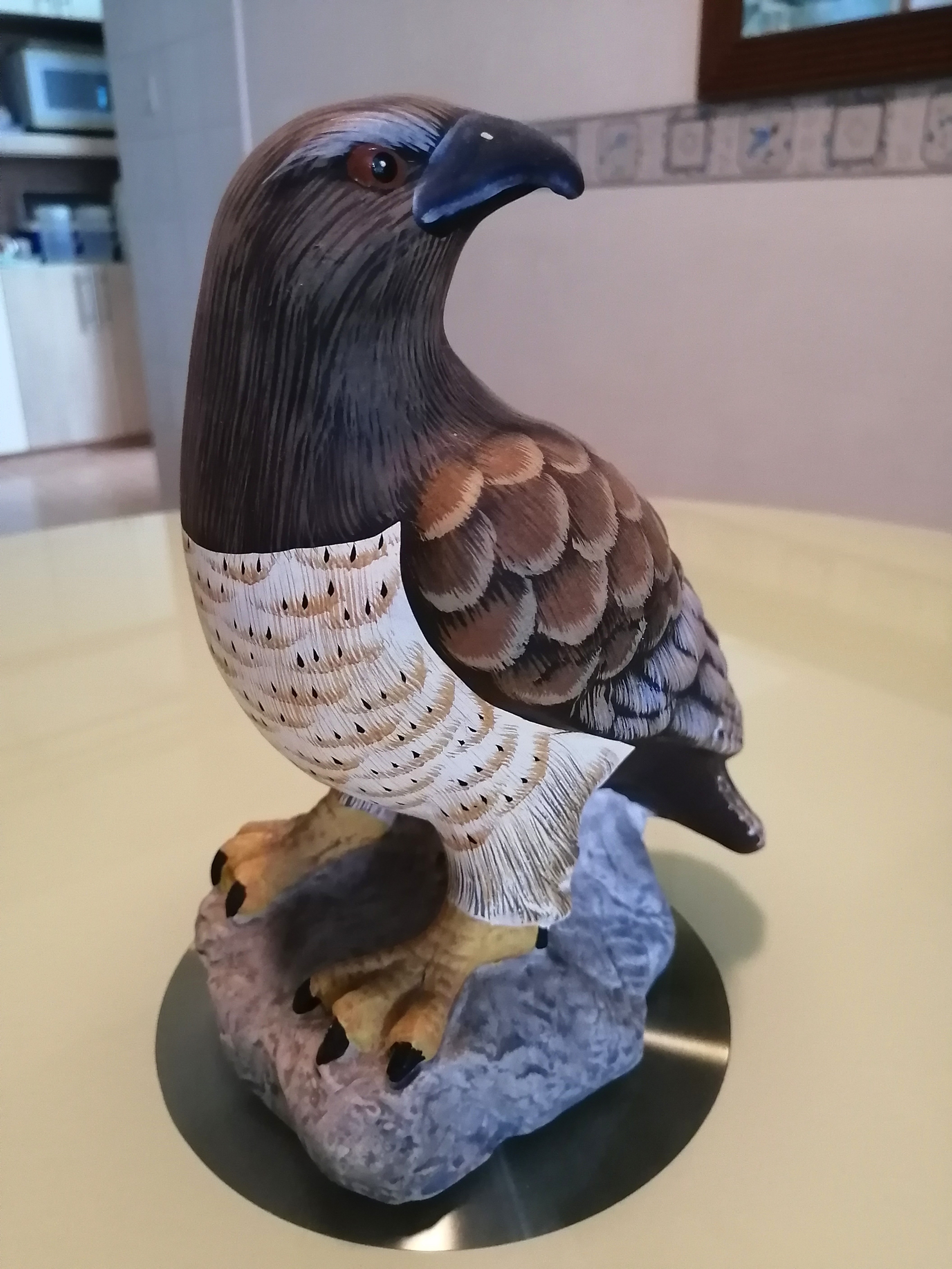 Ceramic eagle statue (23cm tall), Furniture & Home Living, Home Decor ...