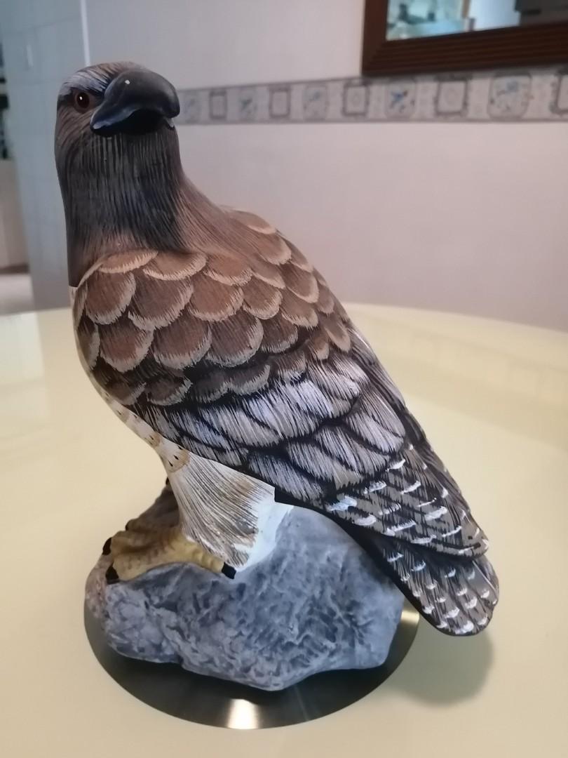 Ceramic eagle statue (23cm tall), Furniture & Home Living, Home Decor ...