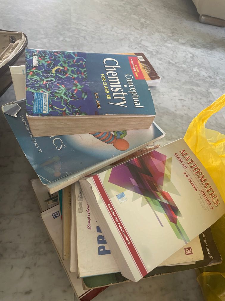 Free High school books (PCM+CS), Hobbies & Toys, Books & Magazines ...