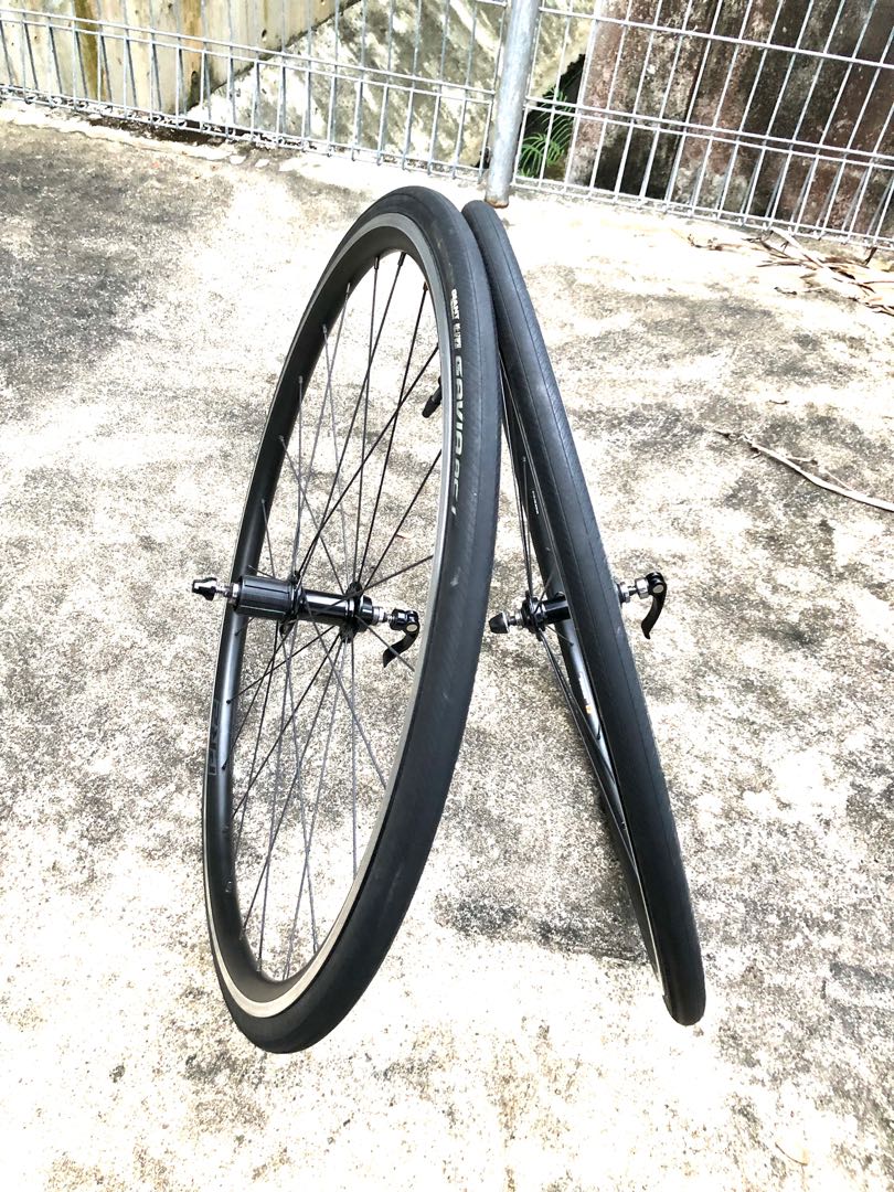 Giant PR2 Wheelset Rim Brakes tubeless, Sports Equipment, Bicycles ...