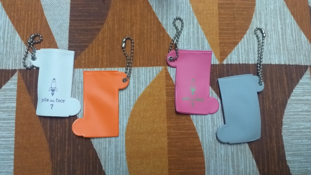 Keychain( pile ou face), Women's Fashion, Watches & Accessories, Other ...