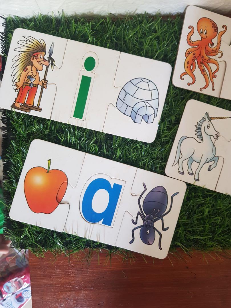 puzzle know your vowel, Bayi & Anak, Mainan & Baby Walker di Carousell