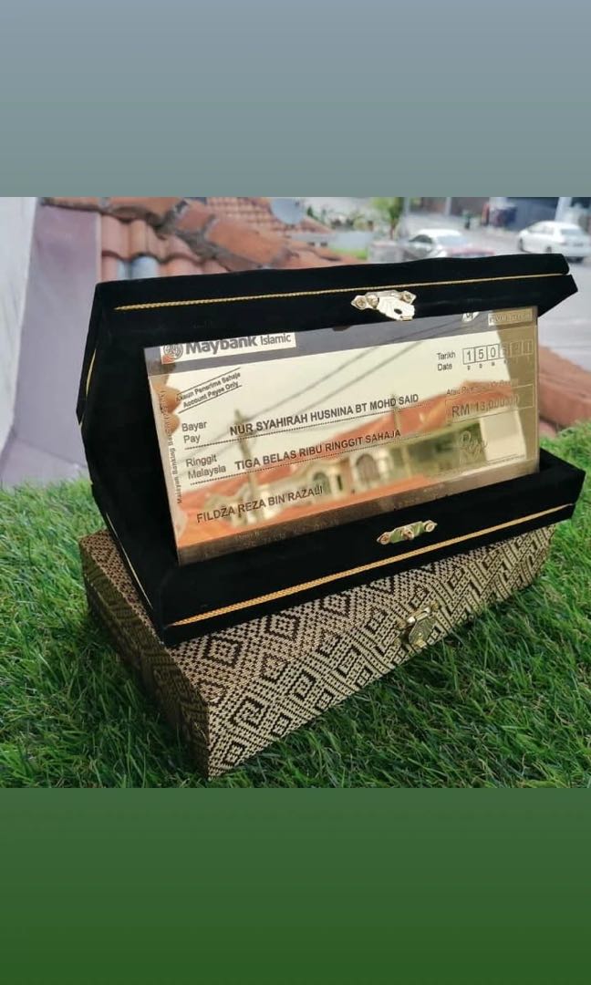 Songket/velvet box acrylic mock cheque, Women's Fashion, Jewelry ...