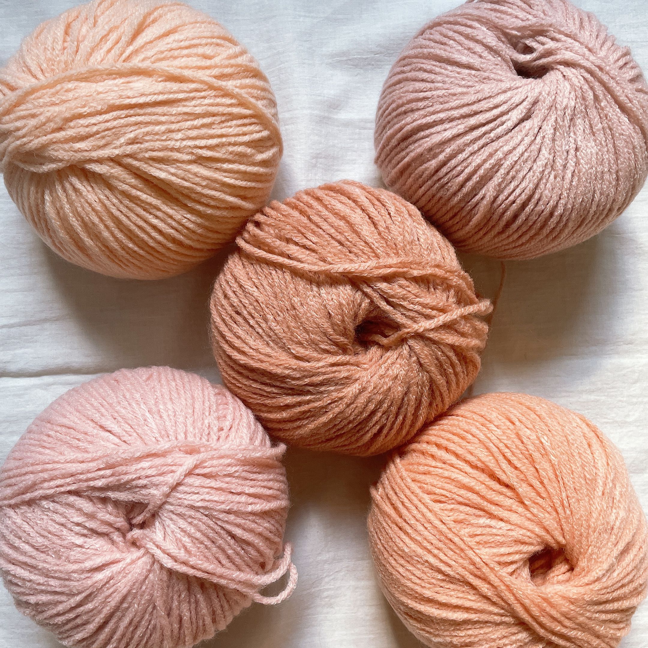 Spotlight Value Ball Gradient Acrylic Yarn, Hobbies & Toys, Stationery ...