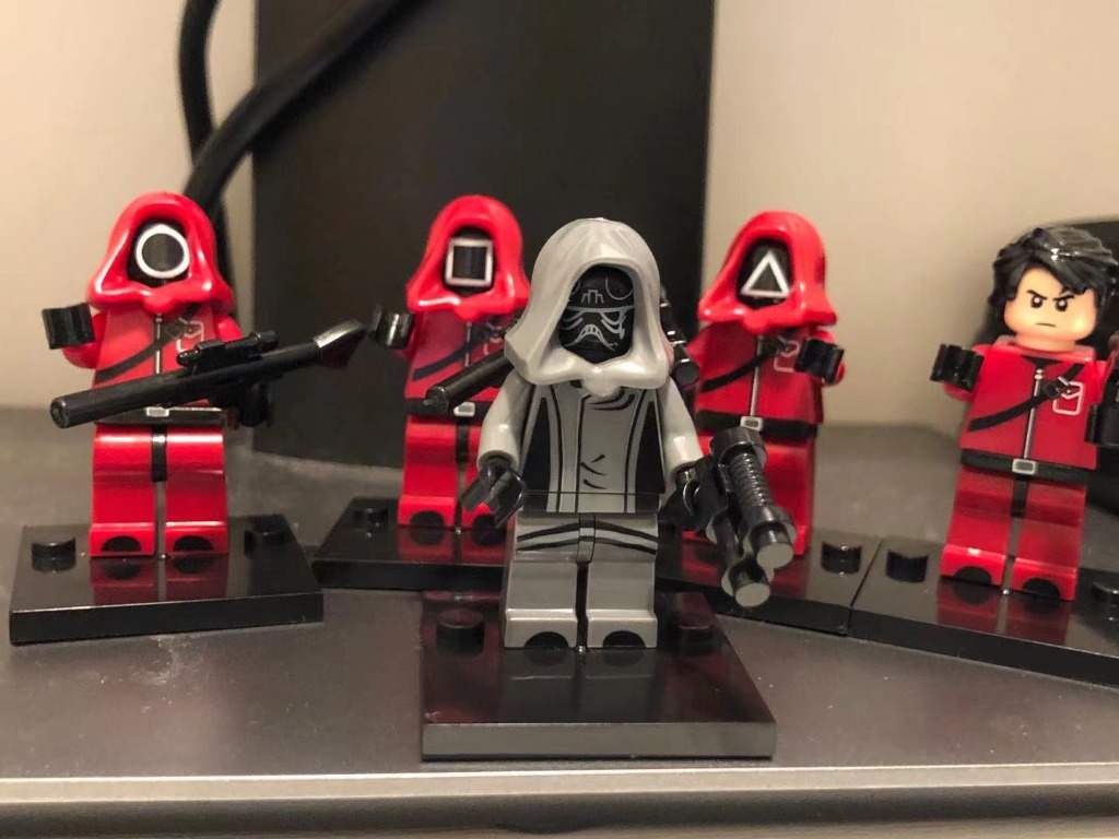 Frontman LEGO - SQUID GAME, Hobbies & Toys, Books & Magazines ...