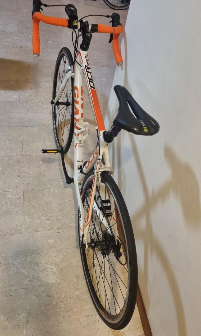Giant roadbike, Sports Equipment, Bicycles & Parts, Bicycles on Carousell