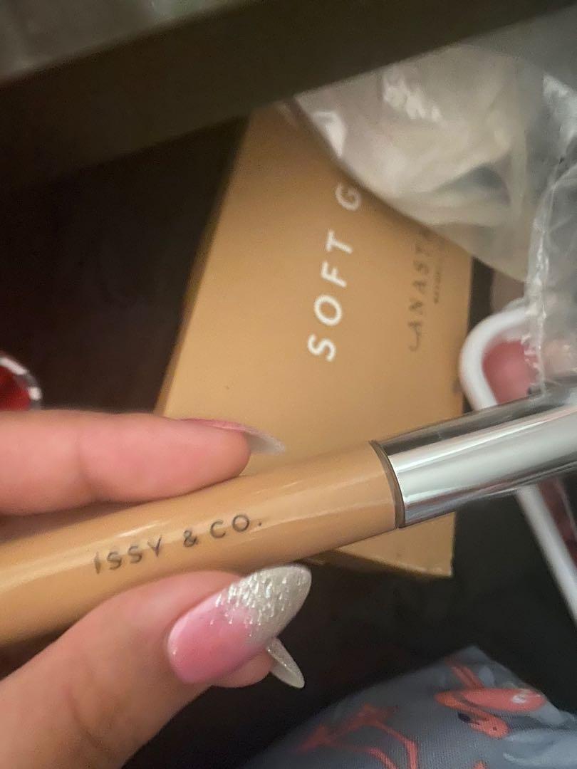 Issy & and co concealer for morena in the shade MW2, Beauty & Personal ...