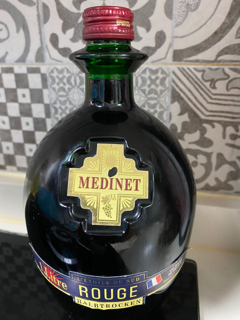 MEDINET ROUGE HALBTROCKEN - 1L, Food & Drinks, Alcoholic Beverages on ...