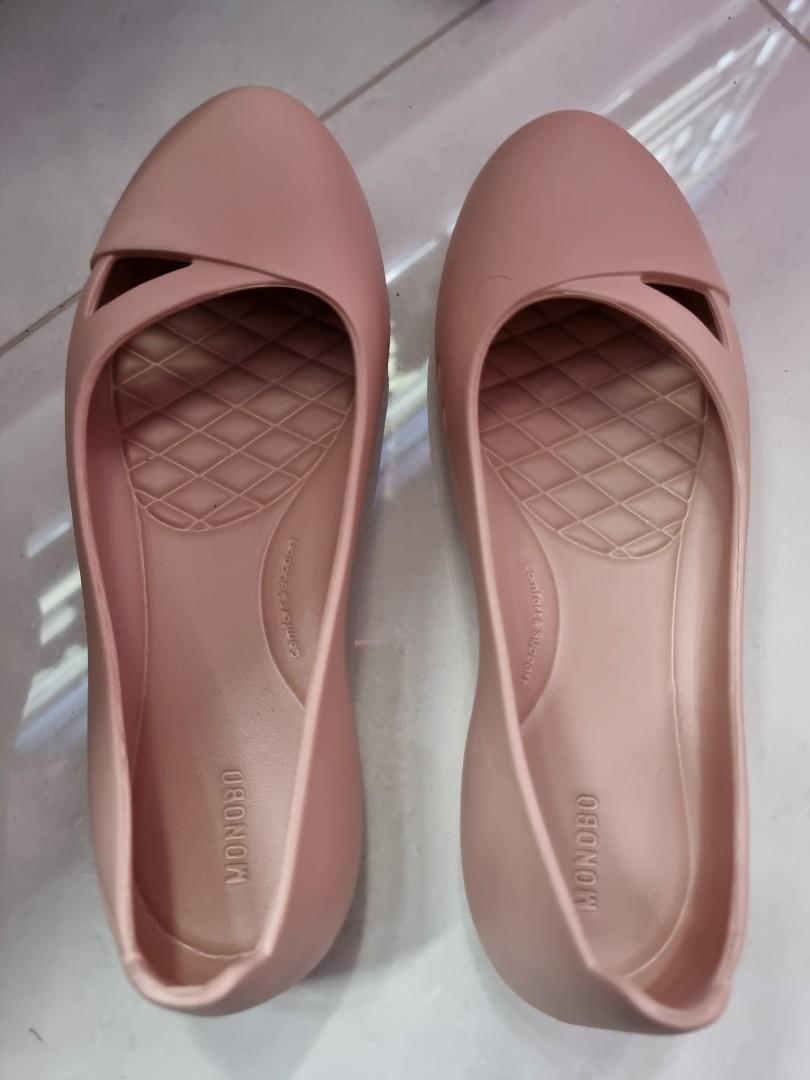 Monobo brand size 8, Women's Fashion, Footwear, Flipflops and Slides on ...