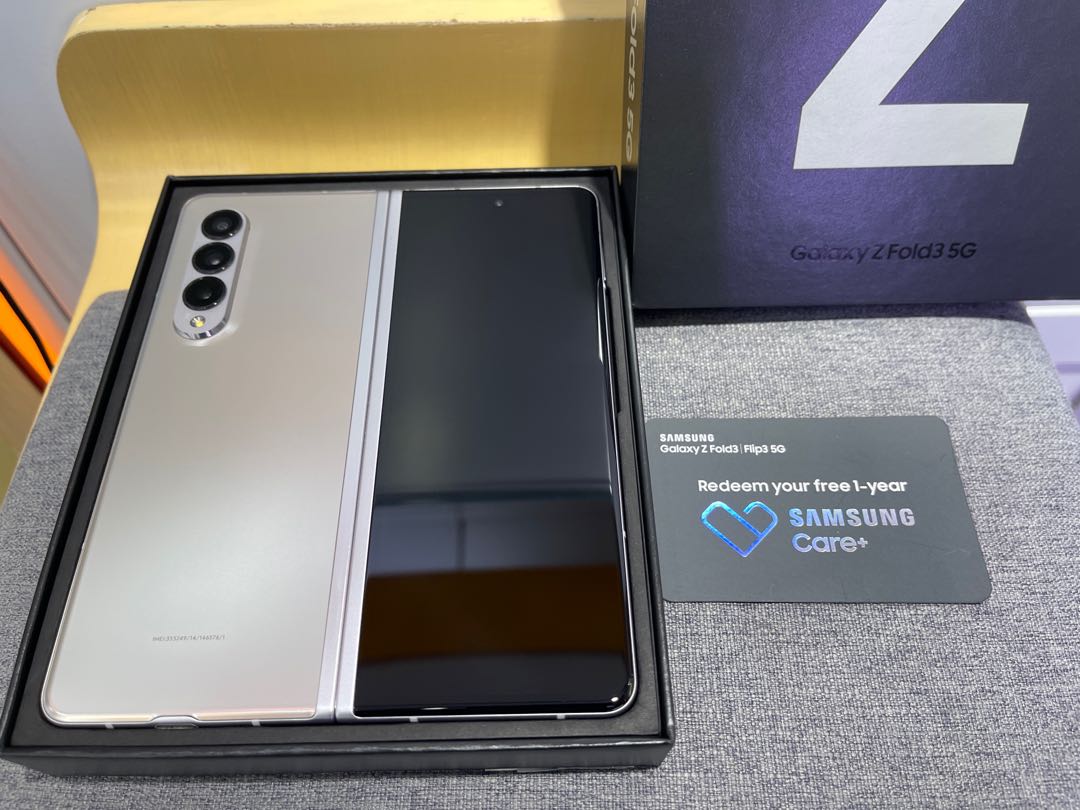 Samsung Z fold 3 Silver( Prefect) one month old, Mobile Phones ...