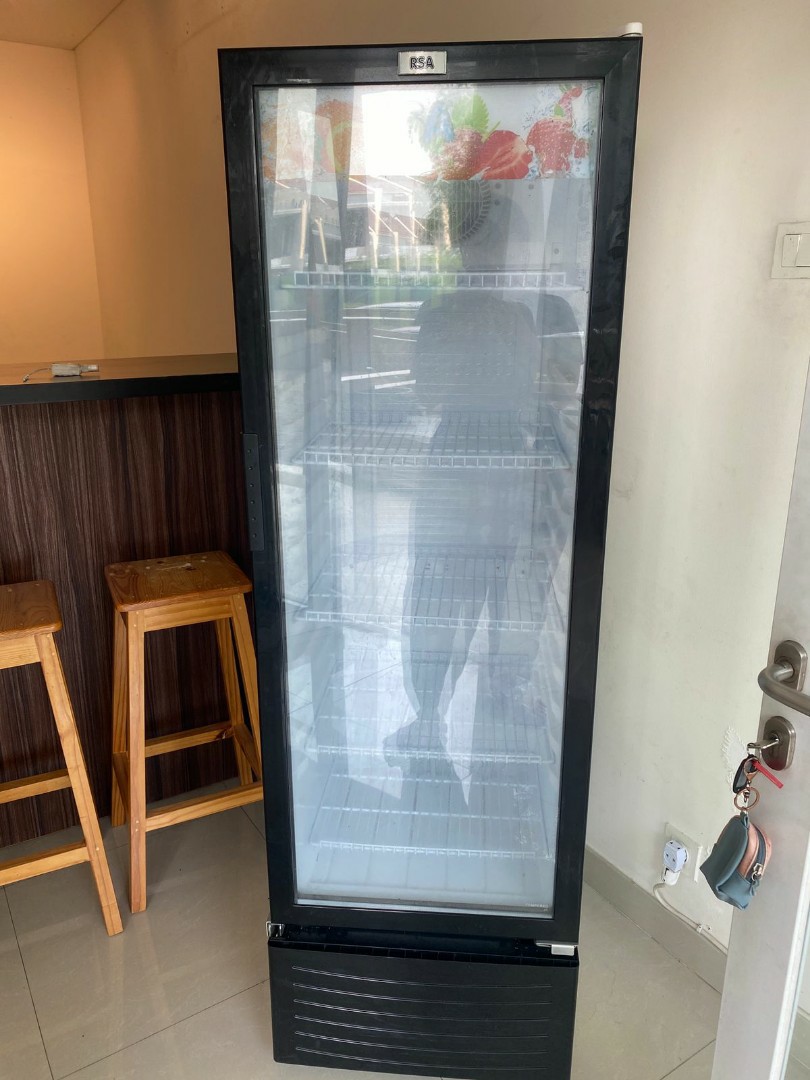 Show case RSA agate 240, Kitchen & Appliances di Carousell