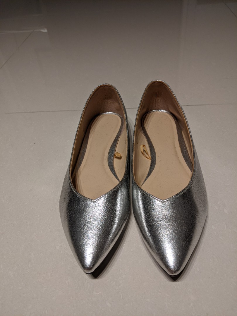 Silver flats, Women's Fashion, Footwear, Flats on Carousell