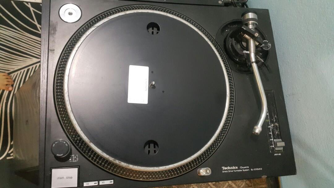 Technics turntable piring hitam DJ SL1210MK2, Audio, Portable Music ...