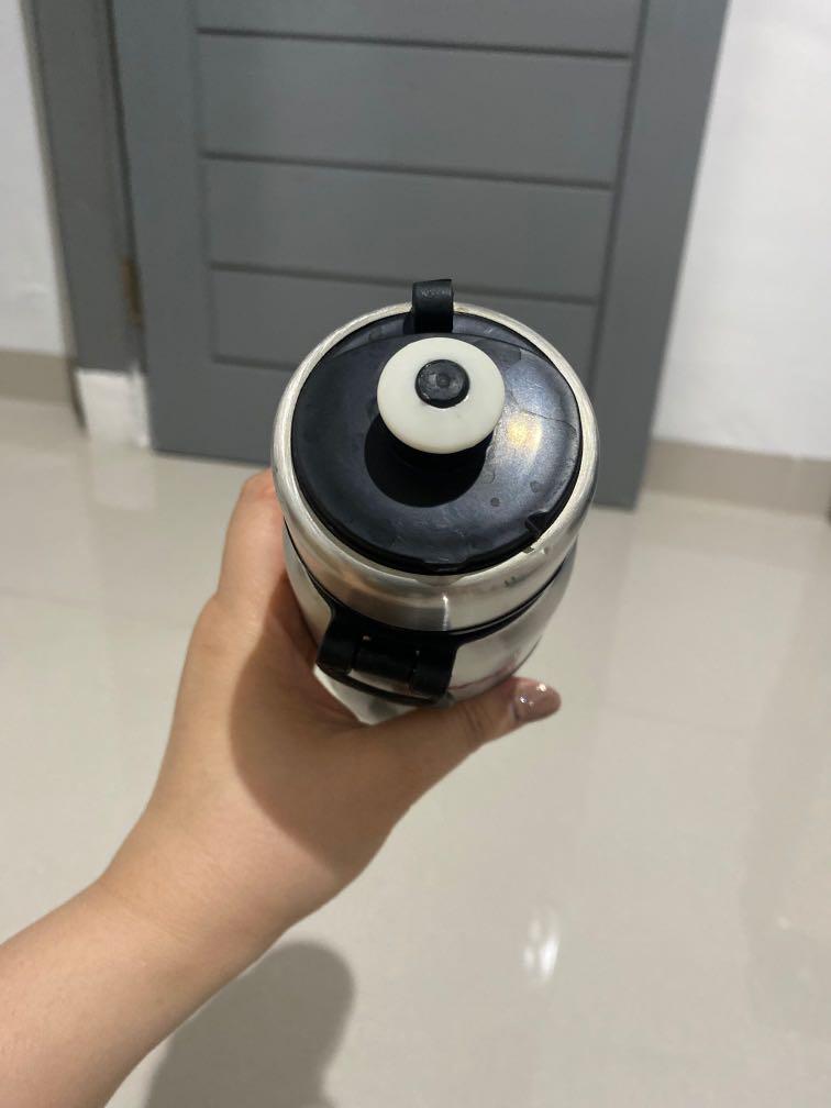 Botol minuman pacific , ada minus penyot di bagian bawah #Okt50 ...