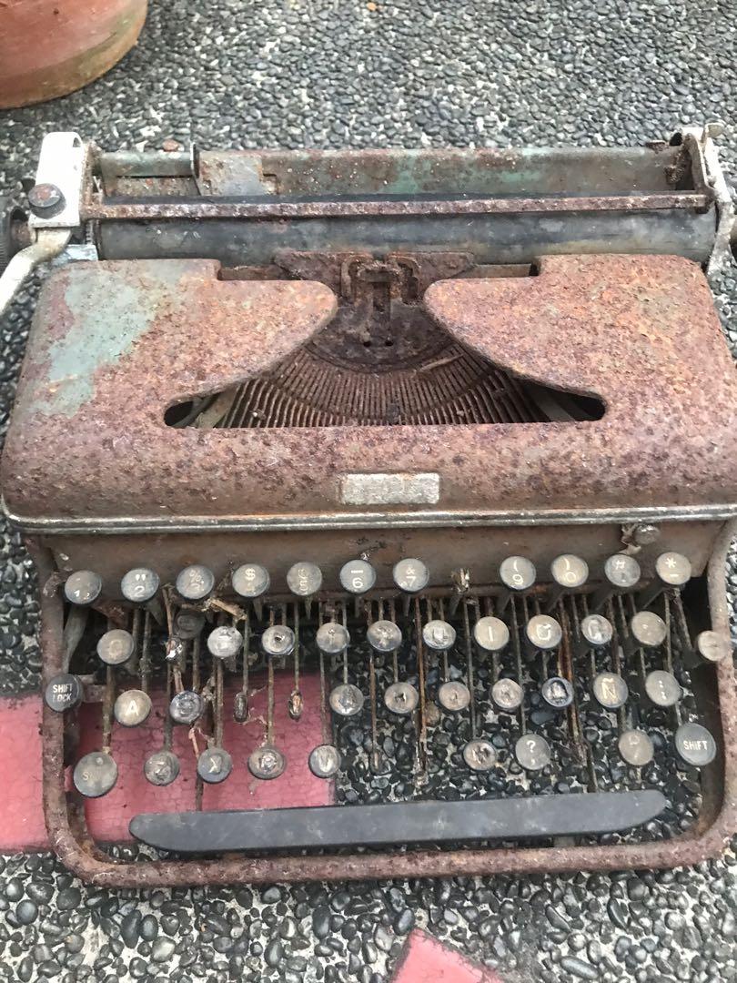 Century Old Typewriter, Hobbies & Toys, Memorabilia & Collectibles ...