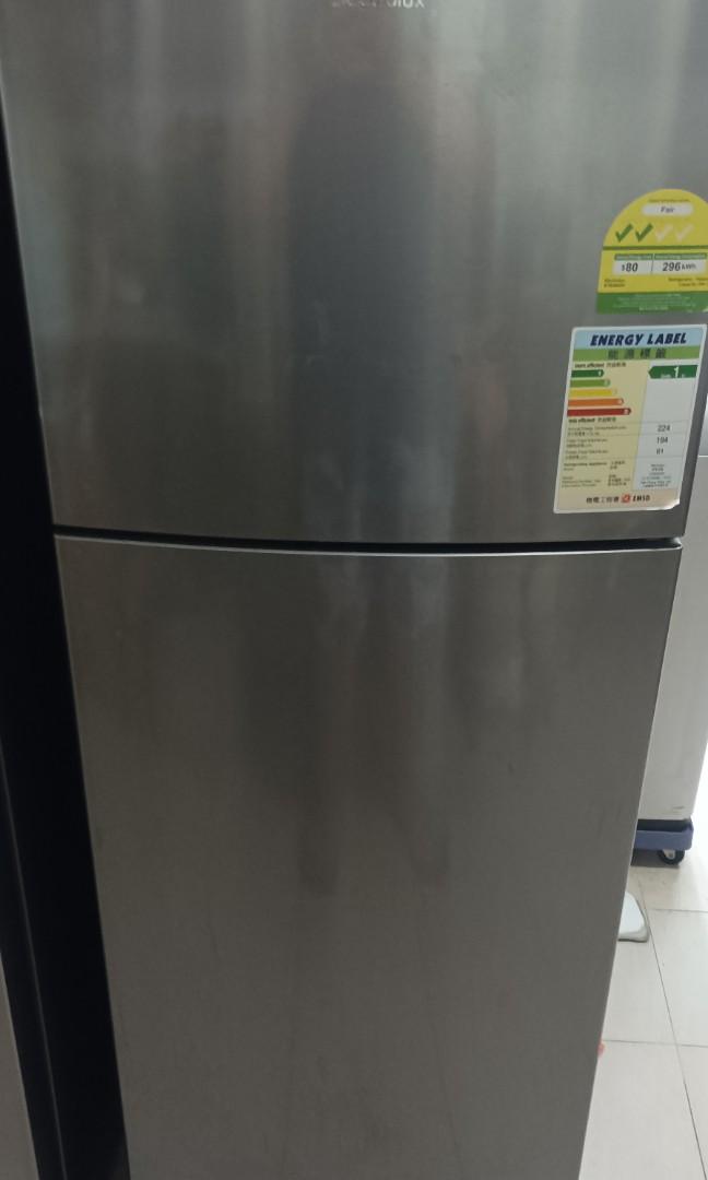 Electrolux ETB2802H-A Fridge Capacity: 286L, TV & Home Appliances, Kitchen Appliances ...