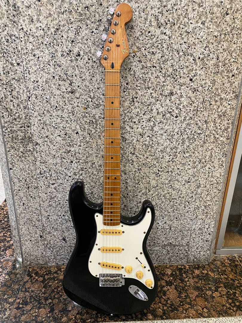 Fender 1995 MIM Stratocaster Guitar, Made In Mexico,Black, Hobbies ...