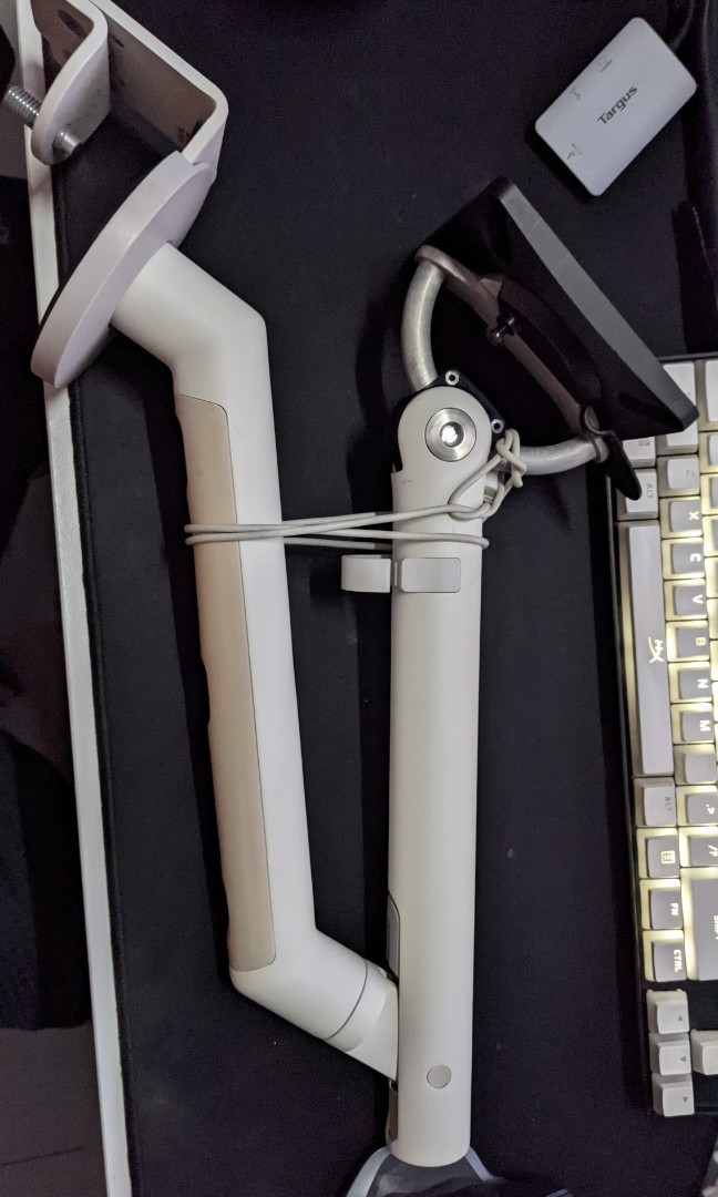 Flo Monitor arm Colebrook Bosson Saunders, Computers & Tech, Parts ...