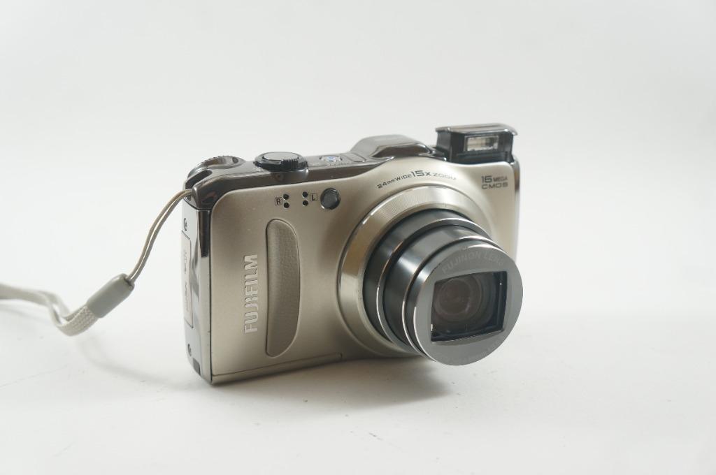 Fujifilm FinePix F550EXR Digital Camera (16M) Gold Fujifilm FinePix F550EXR Digital Camera (16M) Gold