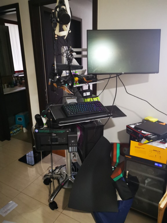 High-end pc with 27 u4k monitor with computer stand and wi0fi printer ...