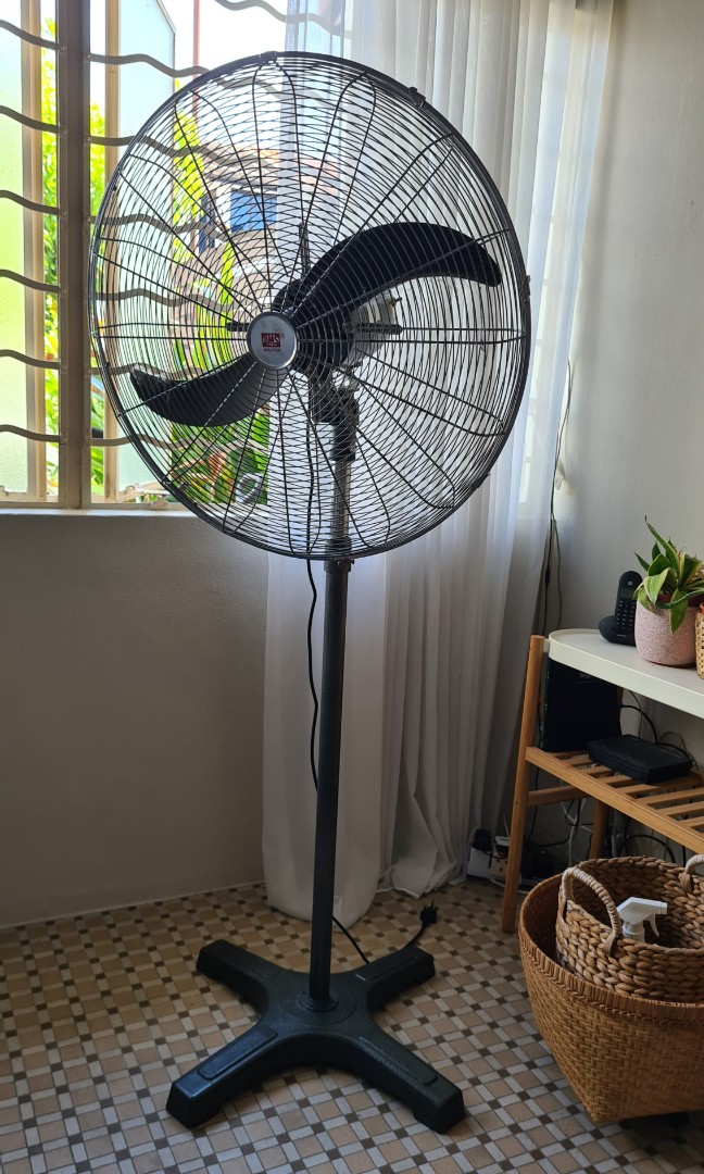 Large 28inch Fan, Furniture & Home Living, Lighting & Fans, Fans on ...