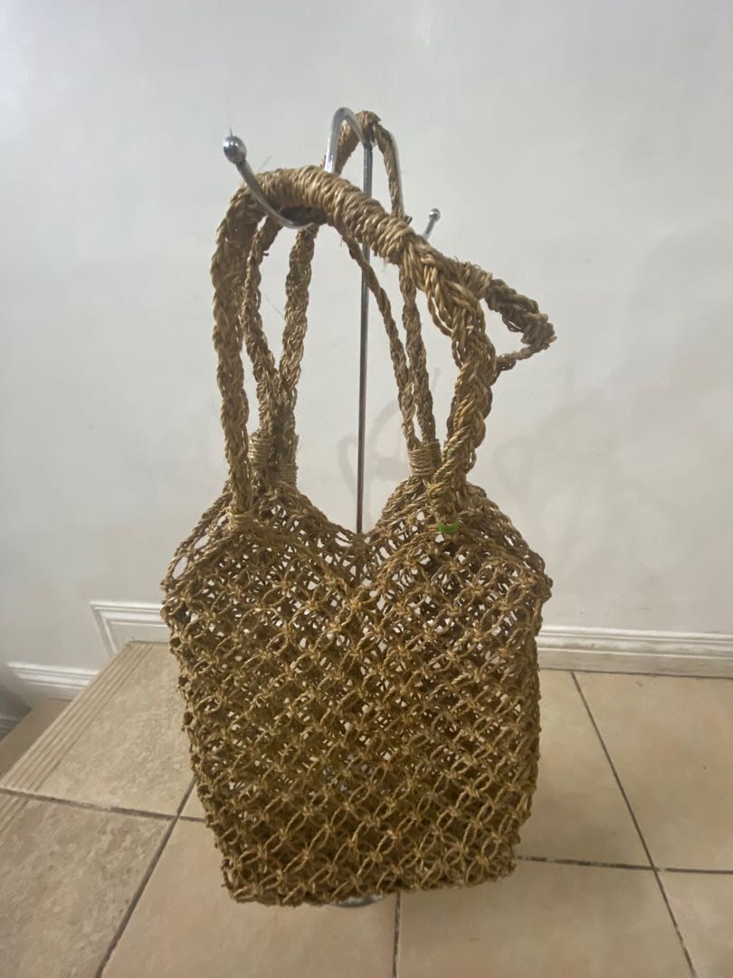Native Pandan Beach Tote Bag in Natural, Women's Fashion, Bags ...