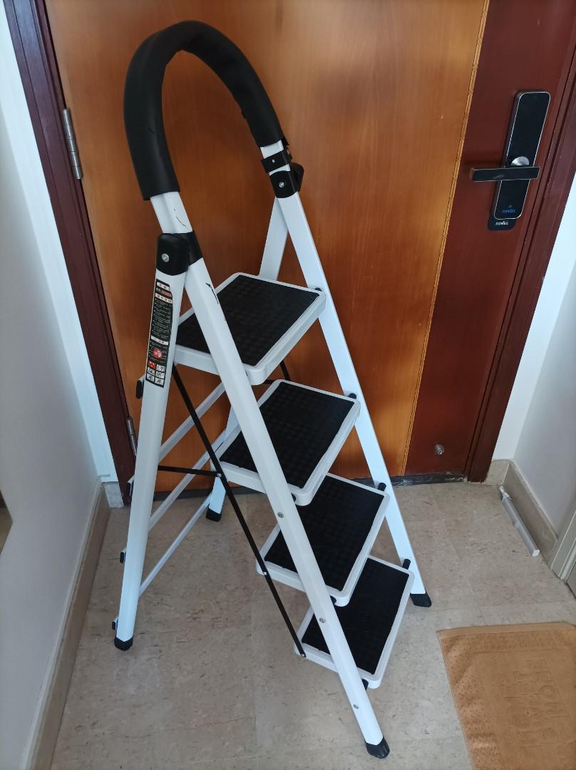 New 4-Step Ladder (slight paintwork & rubber defect), Furniture & Home ...