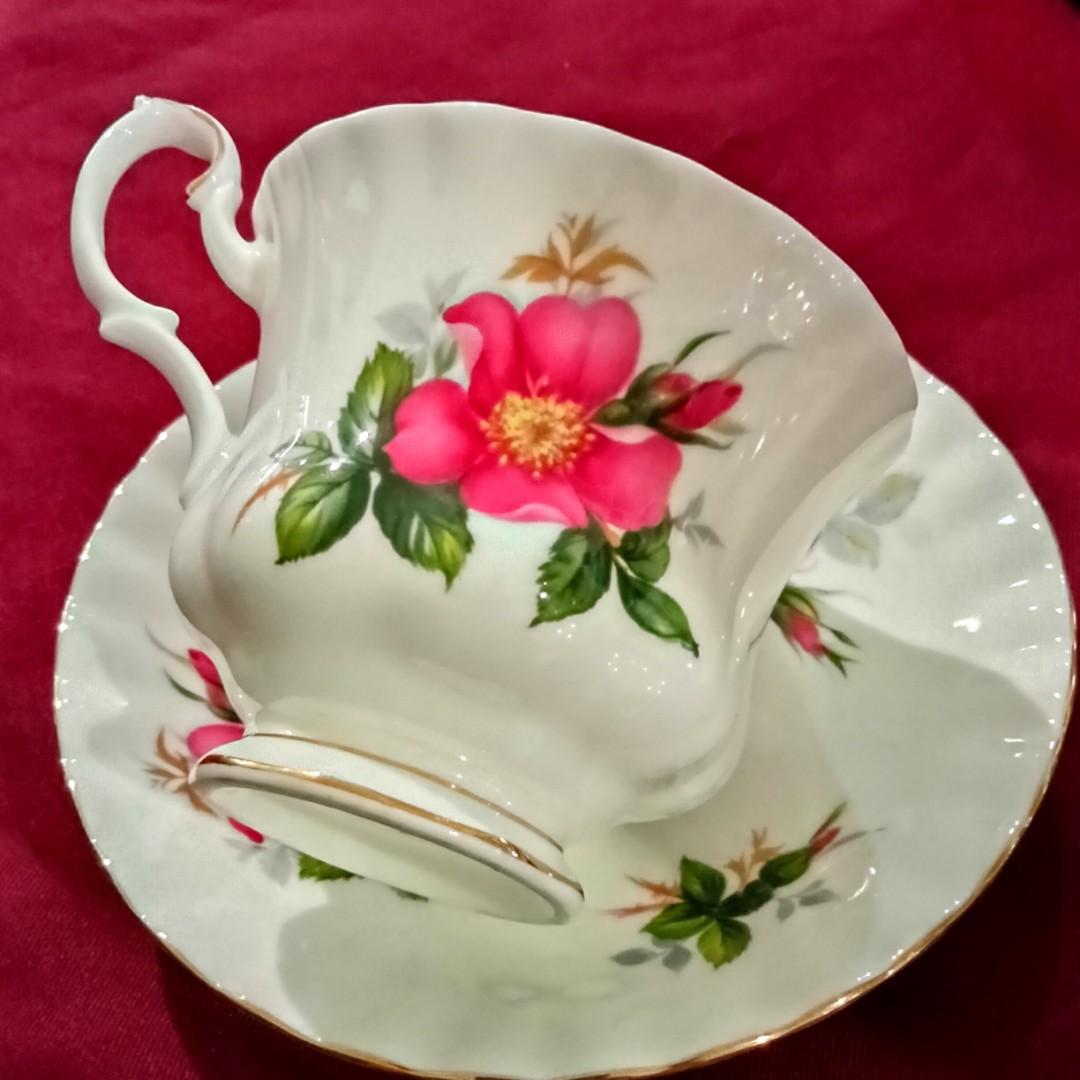 Royal Albert Duo, Furniture & Home Living, Home Decor, Vases ...