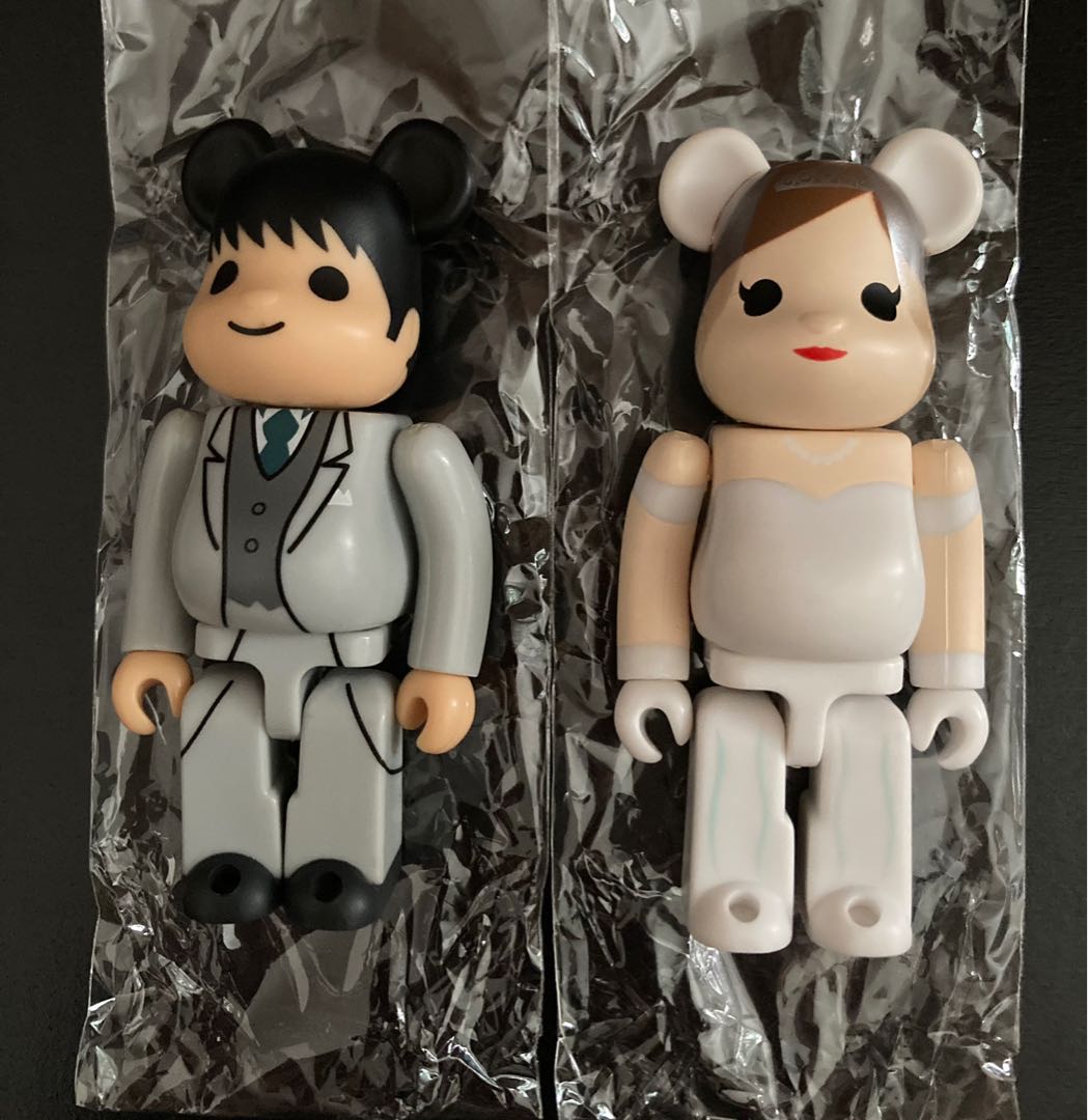 Set of 2 100% Bearbrick wedding set medicom toy be@rbrick, Hobbies ...