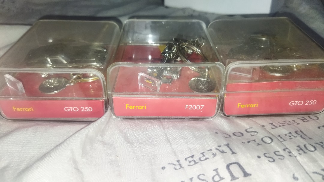 Shell Ferrari Keychain, Hobbies & Toys, Memorabilia & Collectibles ...