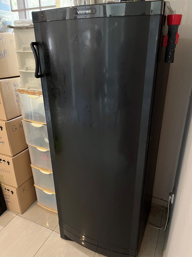 Vintec wine fridge, TV & Home Appliances, Kitchen Appliances ...