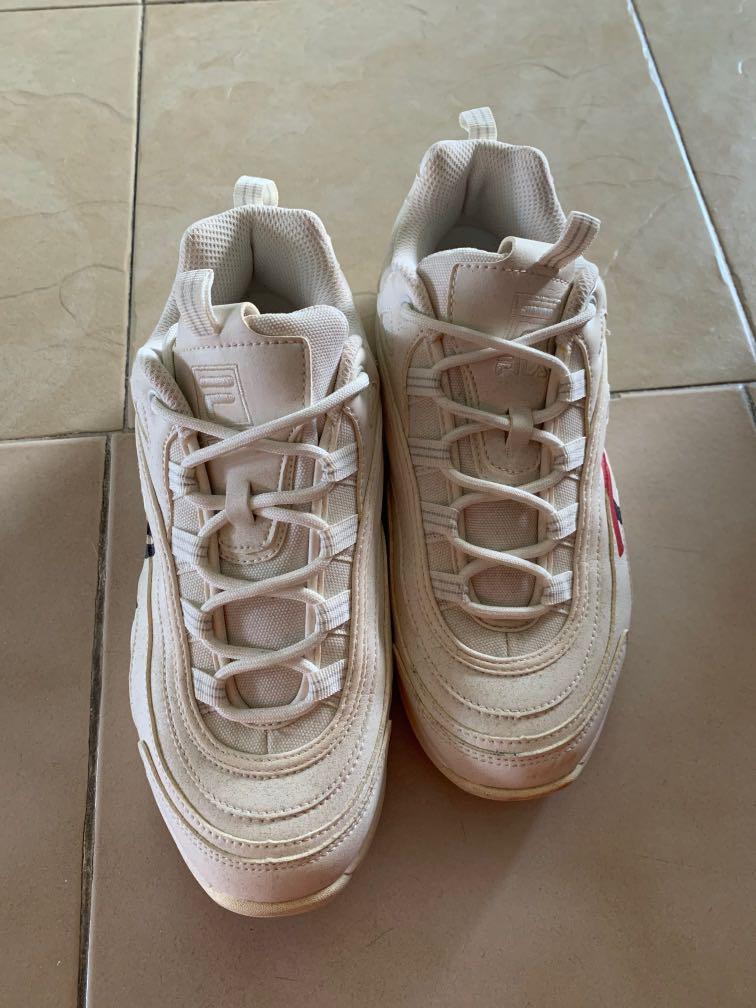 Fila Filaray Script, Men's Fashion, Footwear, Sneakers on Carousell