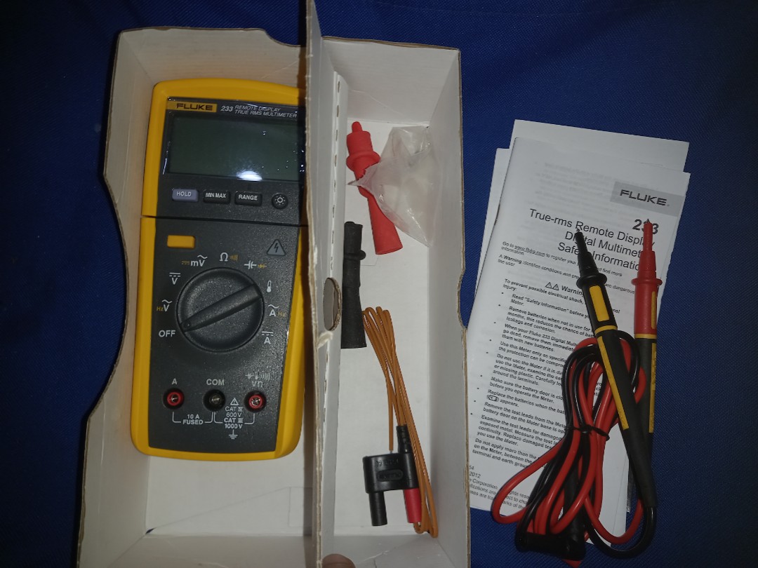 FLUKE 233 true RMS digital multimeter, Commercial & Industrial ...