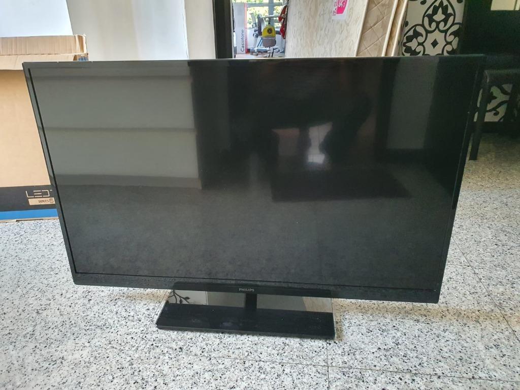 Clearance of 32” Inch Philips LED TV (Not Smart TV) at $60., TV & Home ...