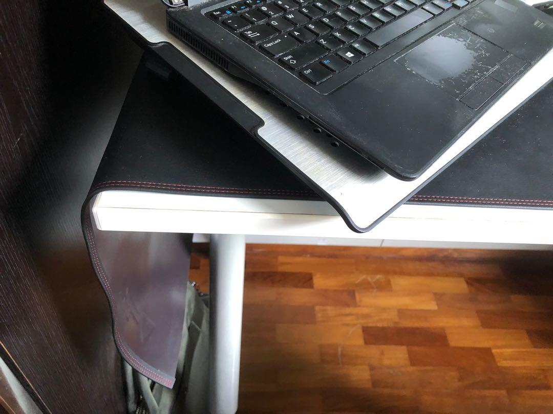 Secretlab magpad desk Mat Stealth, Computers & Tech, Parts ...