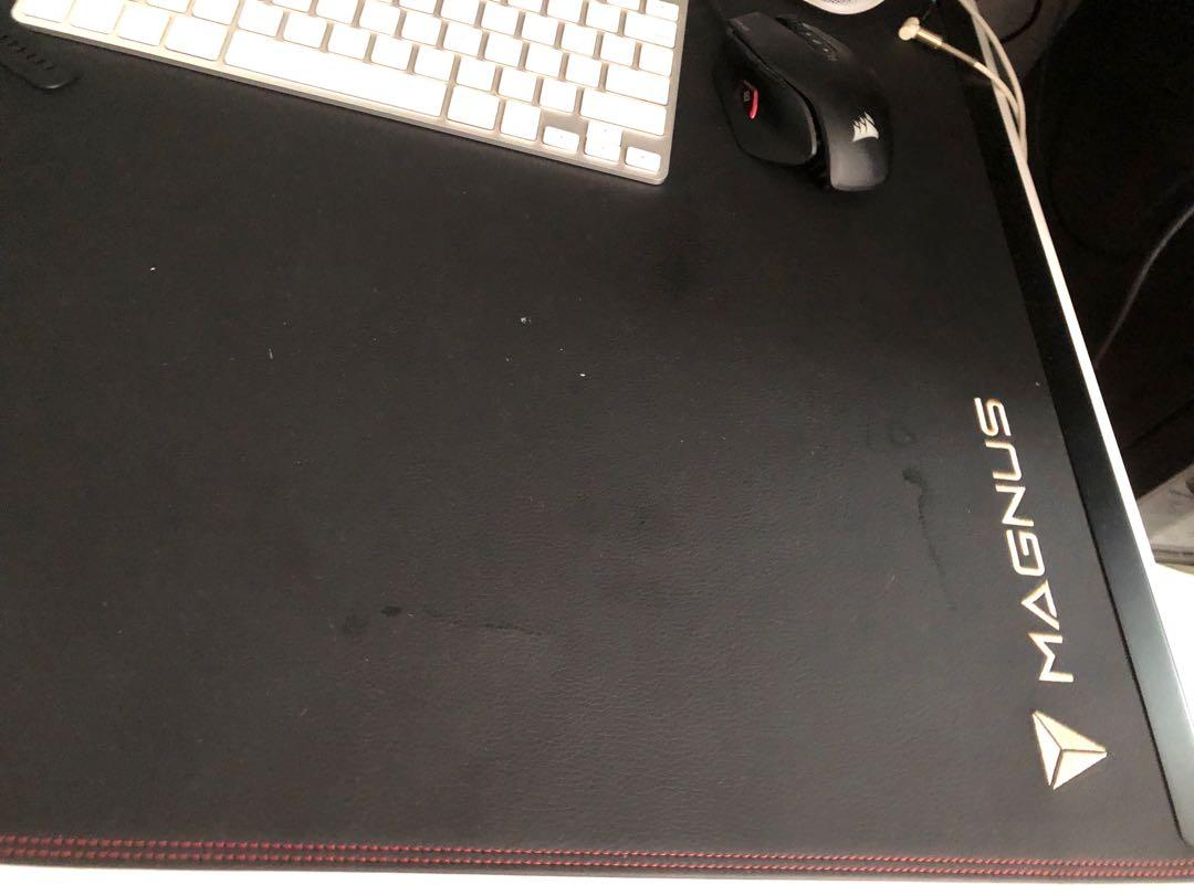Secretlab magpad desk Mat Stealth, Computers & Tech, Parts ...