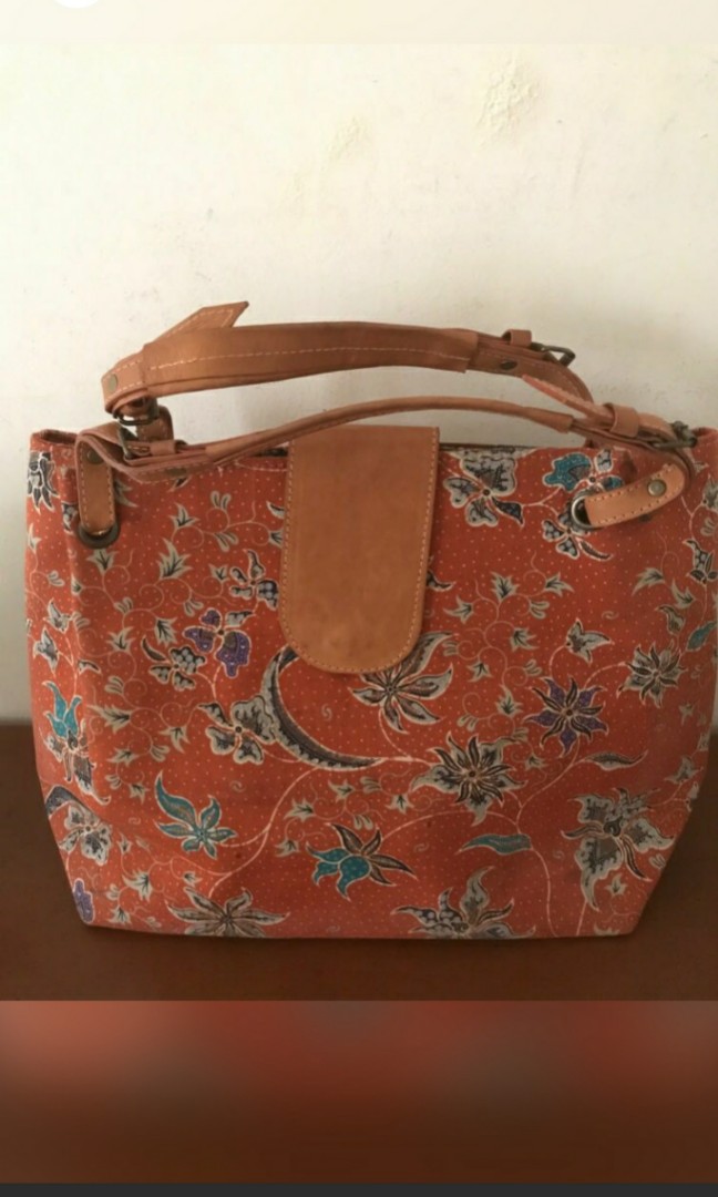 Tas batik kombinasi kulit, Fesyen Wanita, Tas & Dompet di Carousell