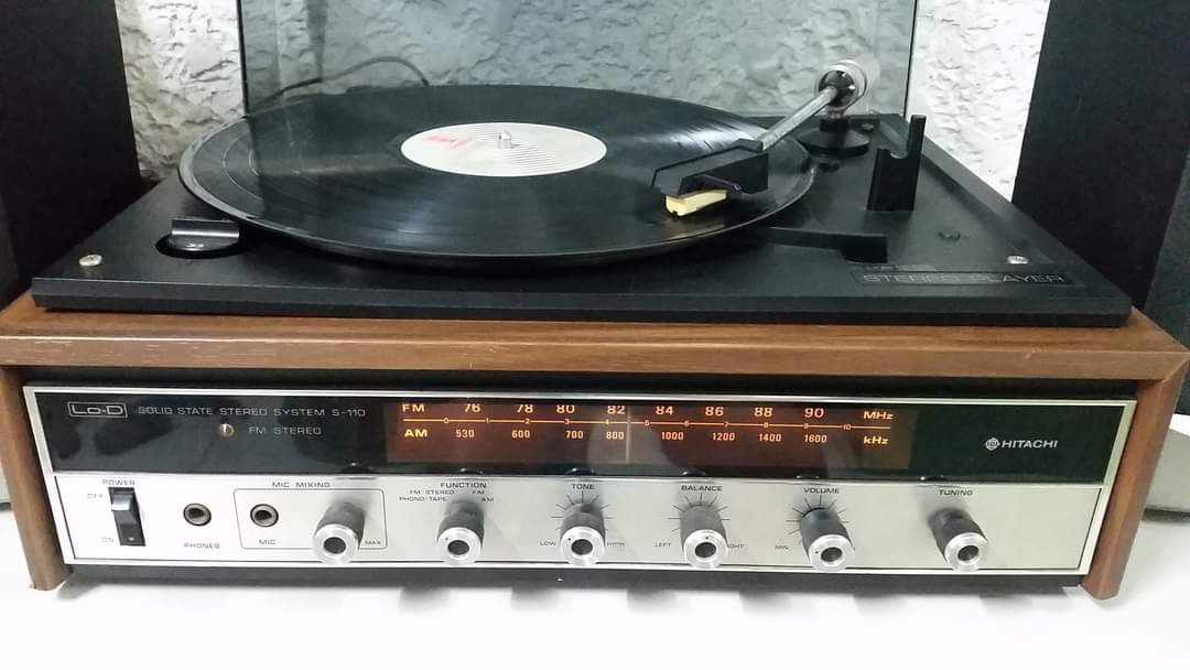 Vintage Hitachi Turntable, Audio, Other Audio Equipment on Carousell