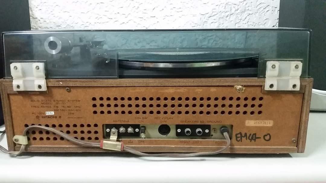 Vintage Hitachi Turntable, Audio, Other Audio Equipment on Carousell