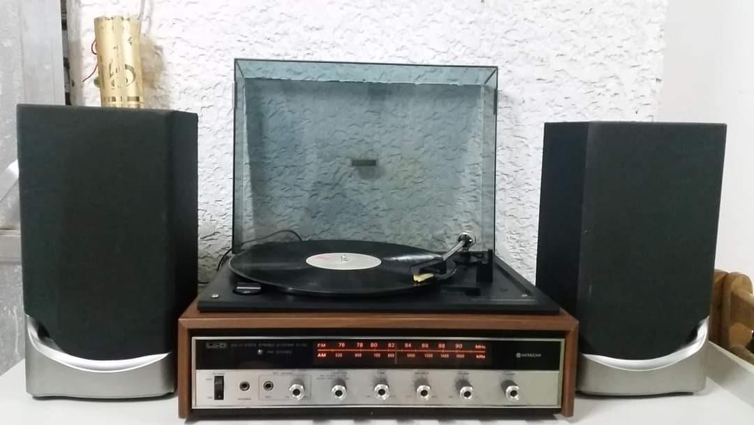 Vintage Hitachi Turntable, Audio, Other Audio Equipment on Carousell