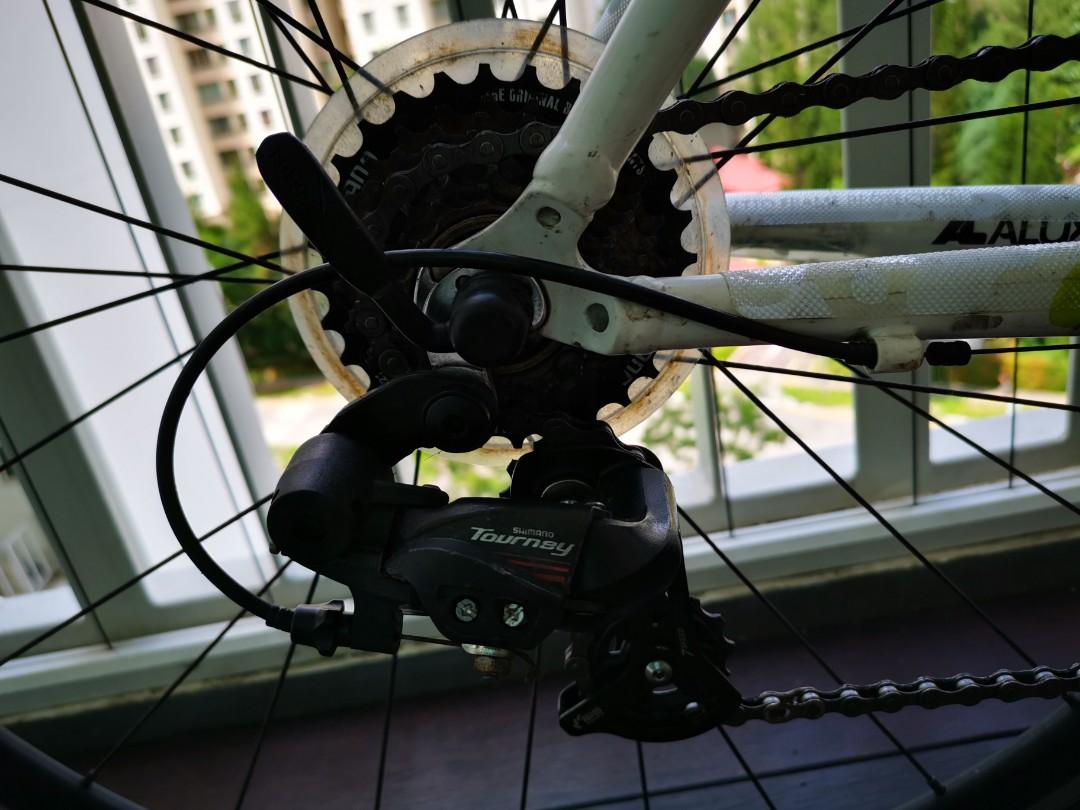 Giant Road Bike, Sports Equipment, Bicycles & Parts, Bicycles on Carousell