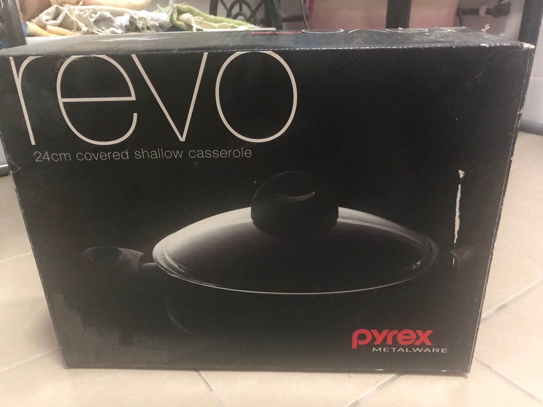 Pyrex 24cm stir fry wok, Furniture & Home Living, Kitchenware ...