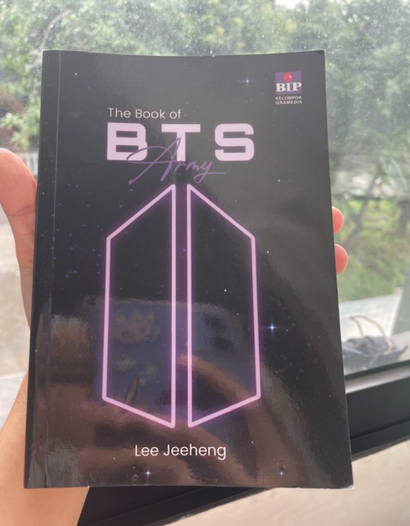 The book of BTS Army - Lee Jeeheng, Buku & Alat Tulis, Buku di Carousell