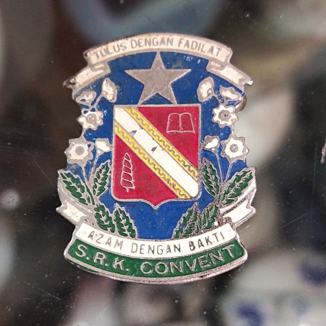 Lencana besi SRK Convent #BJ, Hobbies & Toys, Collectibles ...